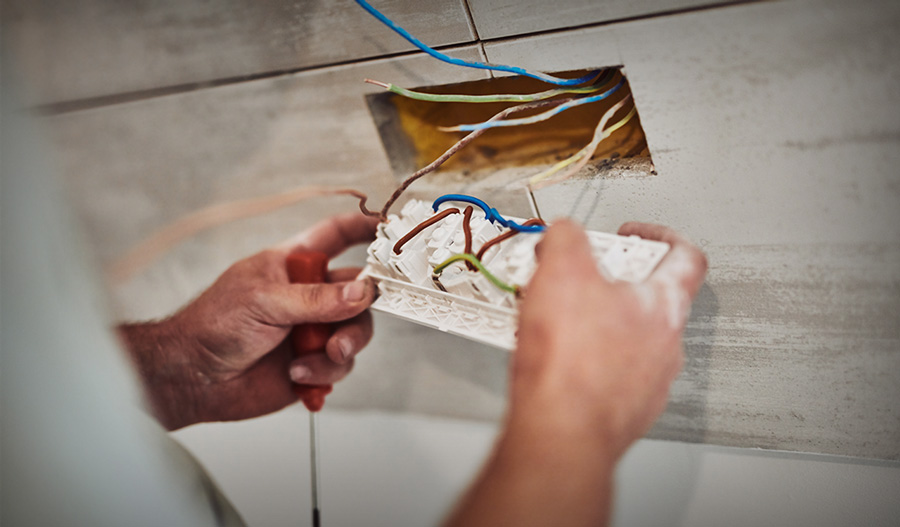 Contacto eléctrico directo: qué es y cómo evitar este accidente