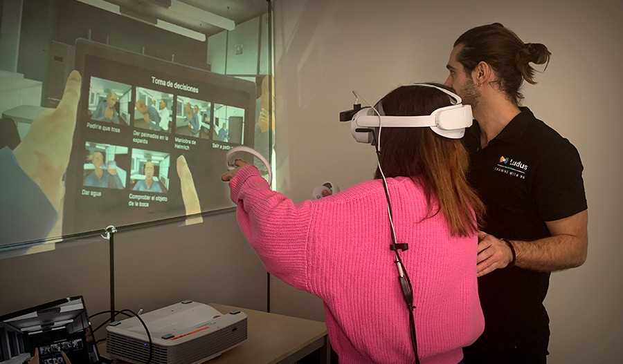 Curso de primeros auxilios con realidad virtual: maniobra de Heimlich Curso de primeros auxilios con realidad virtual: maniobra de Heimlich